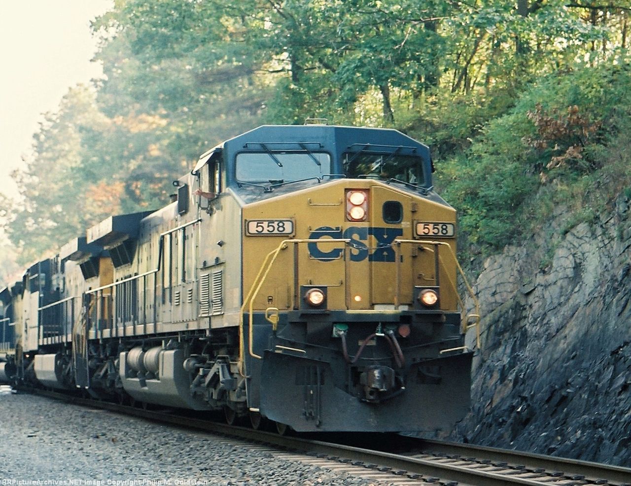 Q434 - CSX 558 engineer gives me a hang 10 dude!